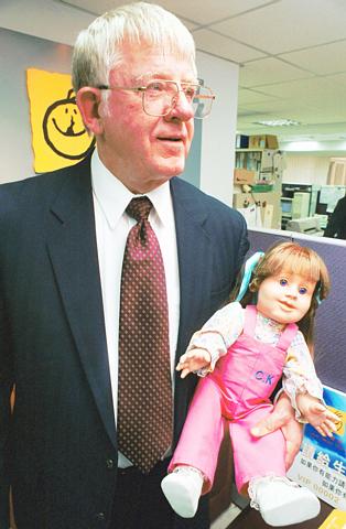 Doctor honored for service - Taipei Times