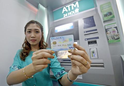 Myanmar goes plastic with debit cards - Taipei Times
