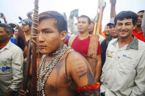 Amazon Indians occupy controversial dam project - Taipei Times