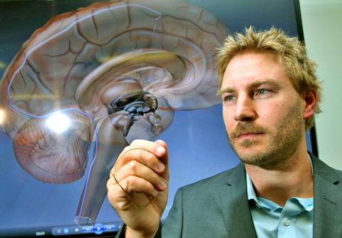 Scientists create ‘bionic spinal cord’ - Taipei Times