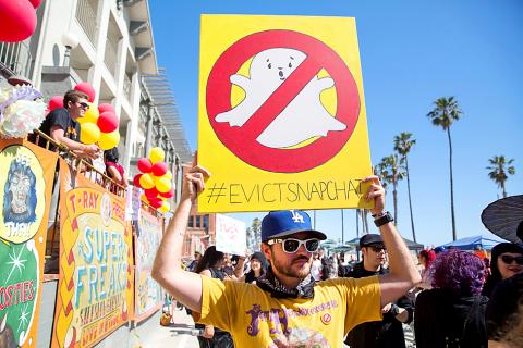 Snapchat faces harsh reality check after earnings miss - Taipei Times