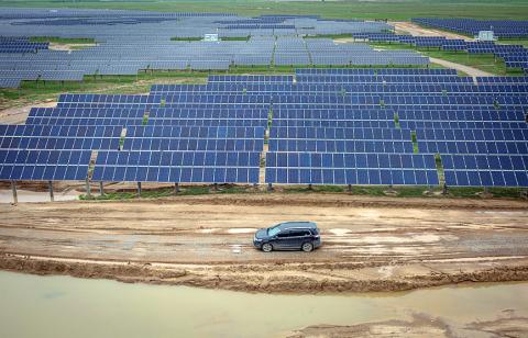 Solar plants shaped like pandas being built on ’Silk Road’ - Taipei Times