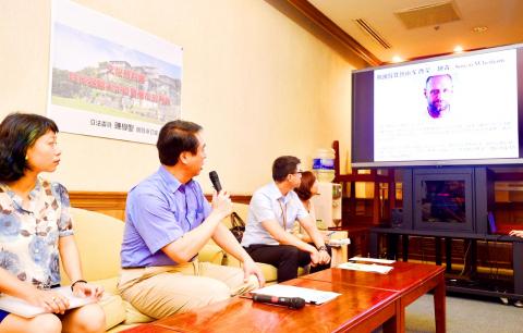 Artist laments visa woes - Taipei Times