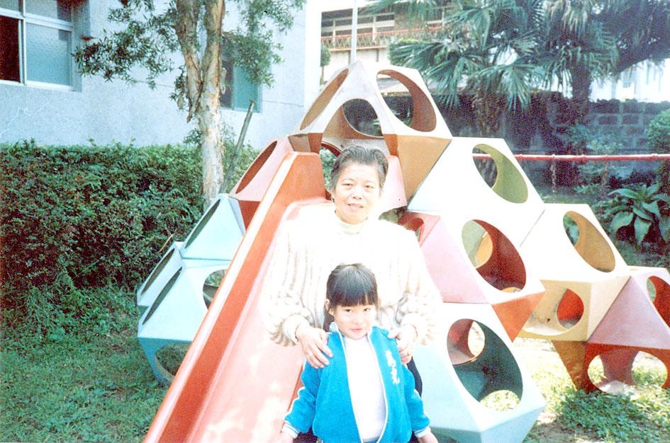 Taiwanese-American draws on childhood for new book - Taipei Times