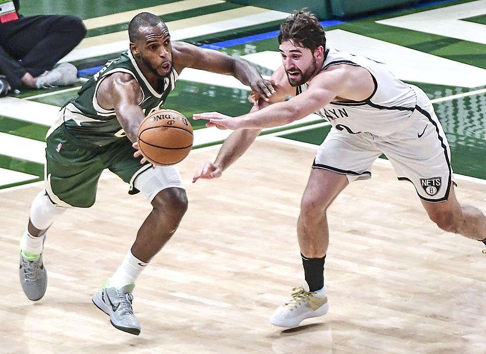 Bucks cling on to defeat Nets, Jazz clobber Clippers - Taipei Times