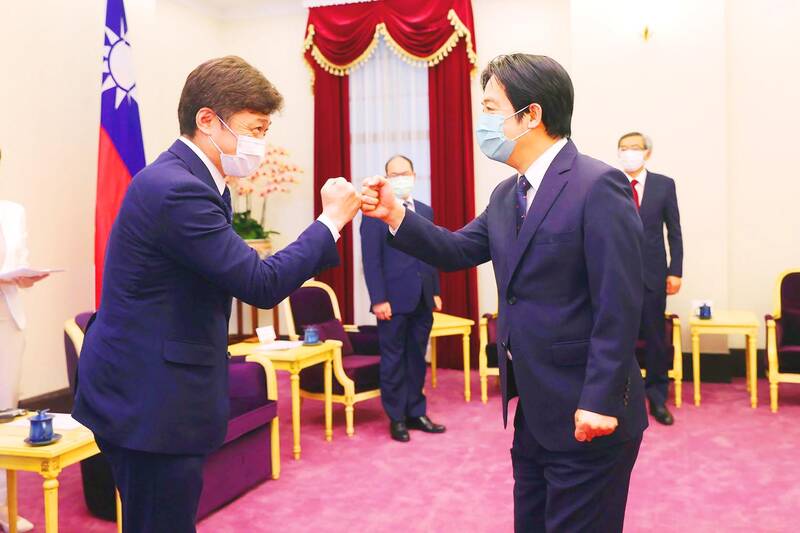 Japan delegation urges border opening - Taipei Times