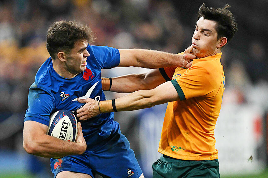 ‘Beautiful’ Penaud late try sees France beat Wallabies - Taipei Times