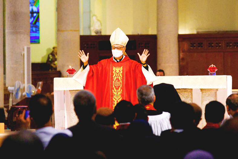 HK bishop invites head of Beijing-backed church - Taipei Times