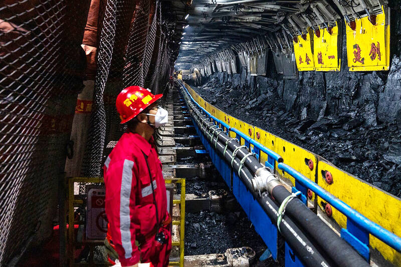 ‘Smart mines’ show coal deeply embedded in China’s future - Taipei Times