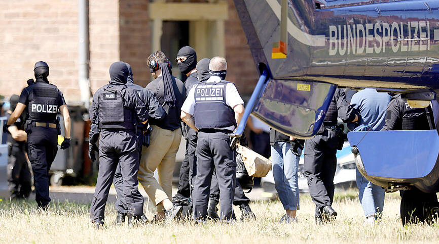 Netherlands and Germany arrest nine IS suspects - Taipei Times