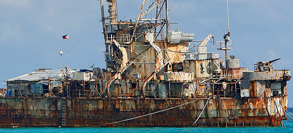 Philippine resupply mission reaches disputed outpost - Taipei Times
