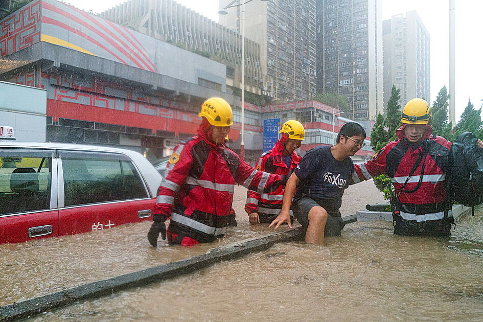 HK flooded by heaviest rainfall in 140 years - Taipei Times