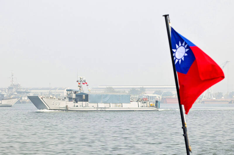 Navy requesting NT$616.2m for dry dock cranes - Taipei Times