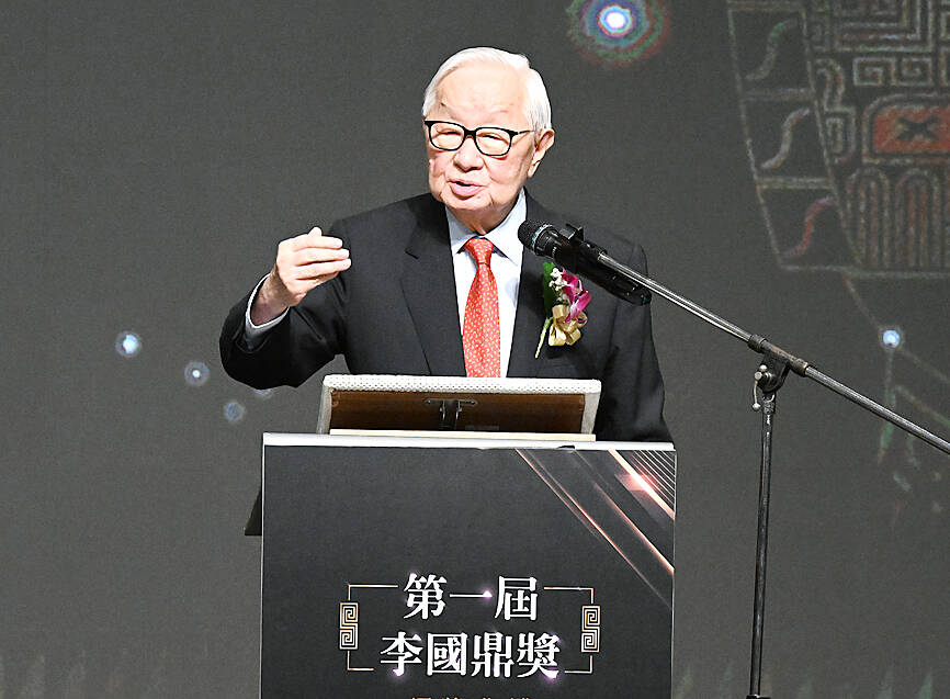 Morris Chang honored for national contributions - Taipei Times