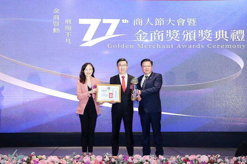HSBC wins Golden Merchant Award for ‘outstanding foreign business ...