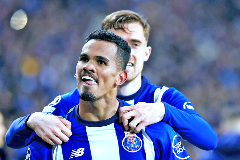 Galeno stuns Arsenal with late winning goal - Taipei Times