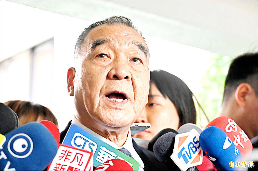Minister urged to stay on after son’s scandal - Taipei Times