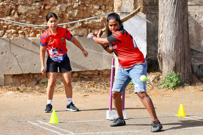 Cricket an escape for migrant workers in Lebanon - Taipei Times