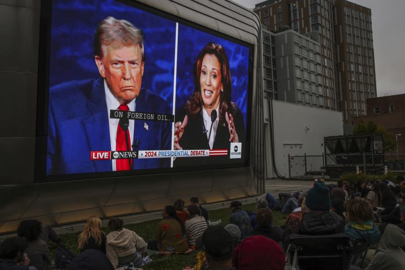Harris slams Trump for ‘selling out’ to China - Taipei Times