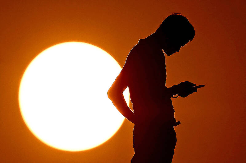 Is the Internet making us stupid? - Taipei Times