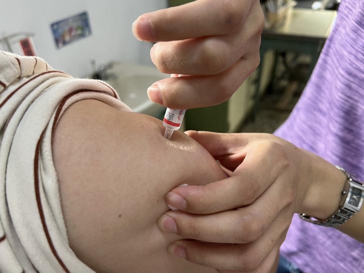 Government orders 100,000 more flu vaccines - Taipei Times