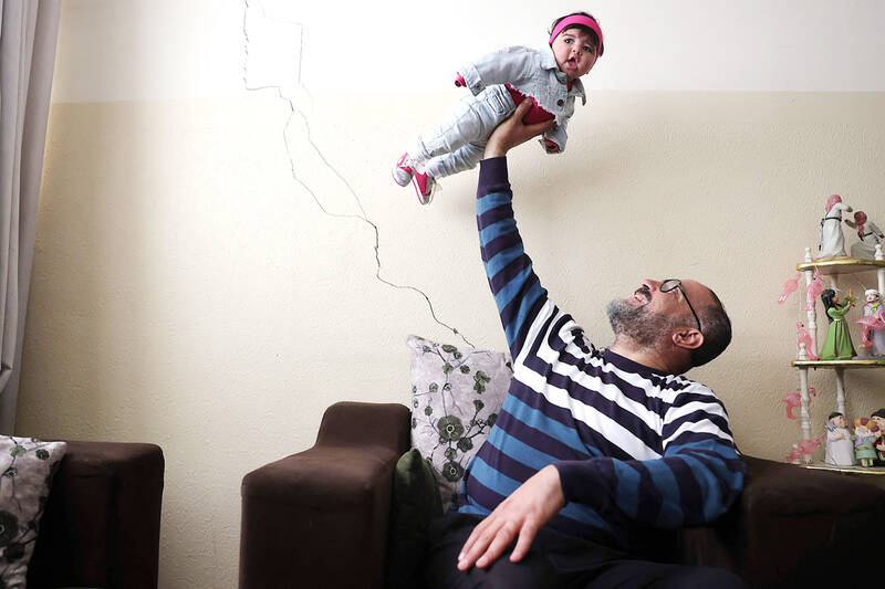 Adopted orphan brings Gaza couple ‘paradise’ - Taipei Times