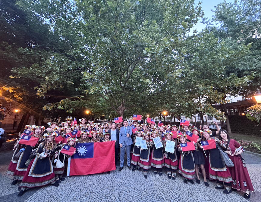Indigenous choir takes gold at Slovak festival - Taipei Times