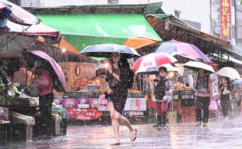 Heavy rain to continue in southern, central Taiwan - Taipei Times