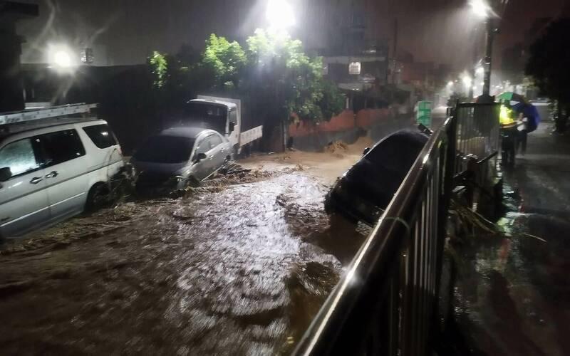 Heavy rain to continue in central, southern Taiwan today - Taipei Times