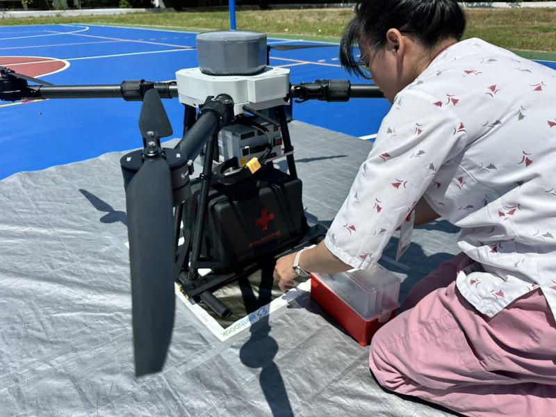 Drones deliver medicine to isolated areas for first time - Taipei Times
